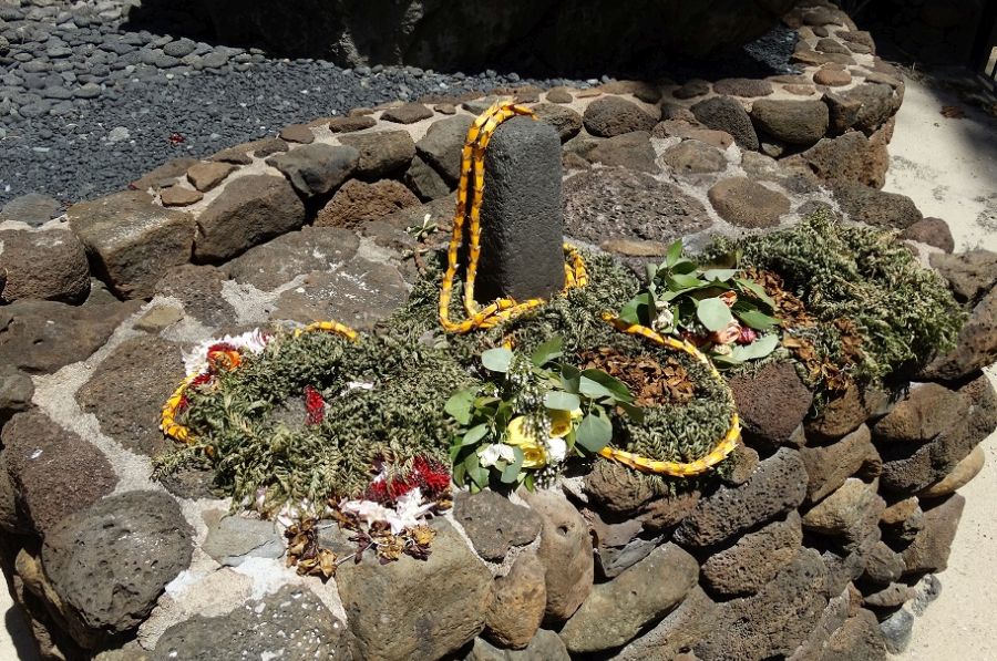 Nā Pōhaku Ola: The Legend of the Wizard Stones – HomeyHawaii