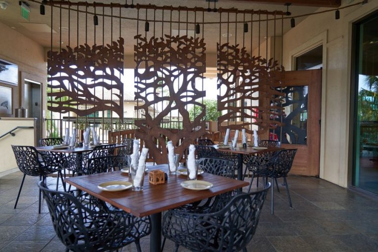 monkeypod-kitchen-wailea-outdoor-terrace – HomeyHawaii